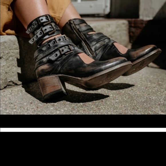 Freebird by Steven | Shoes | Iso Freebird Clover White Snake Preferably ...